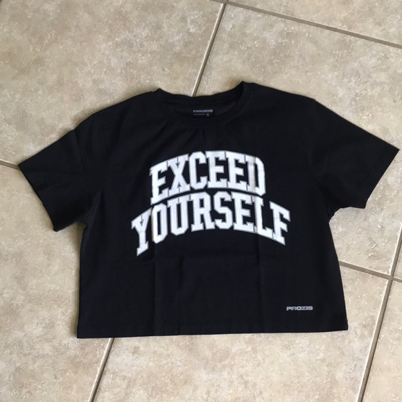 Prozis | Tops | Prozis Black And White Graphic Crop Top | Poshmark